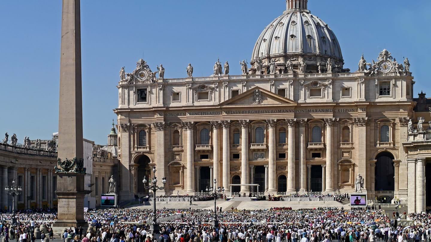 Papal Audience Tickets Rome | Tickets to See the Pope - Dark Rome